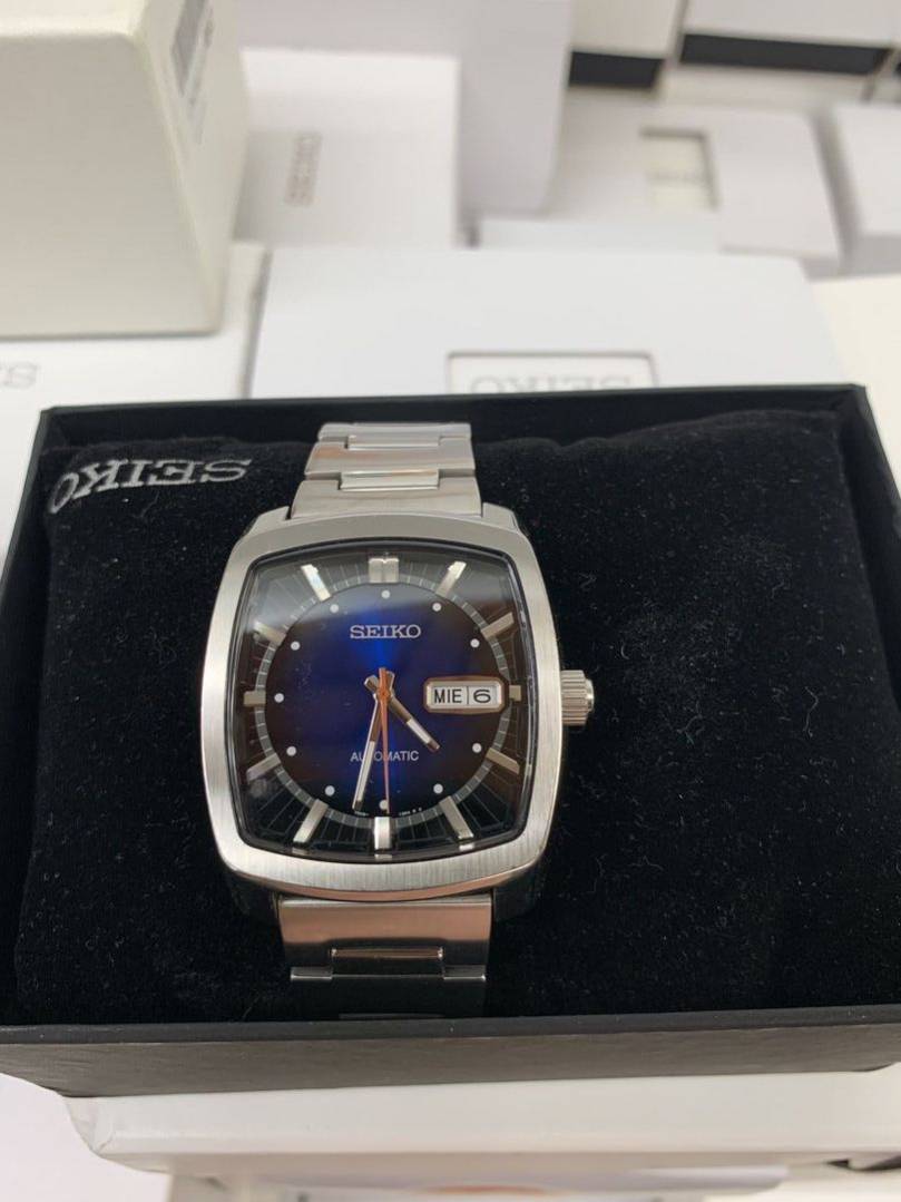 Via Trading | Manifested Amazon Branded Watch Lots