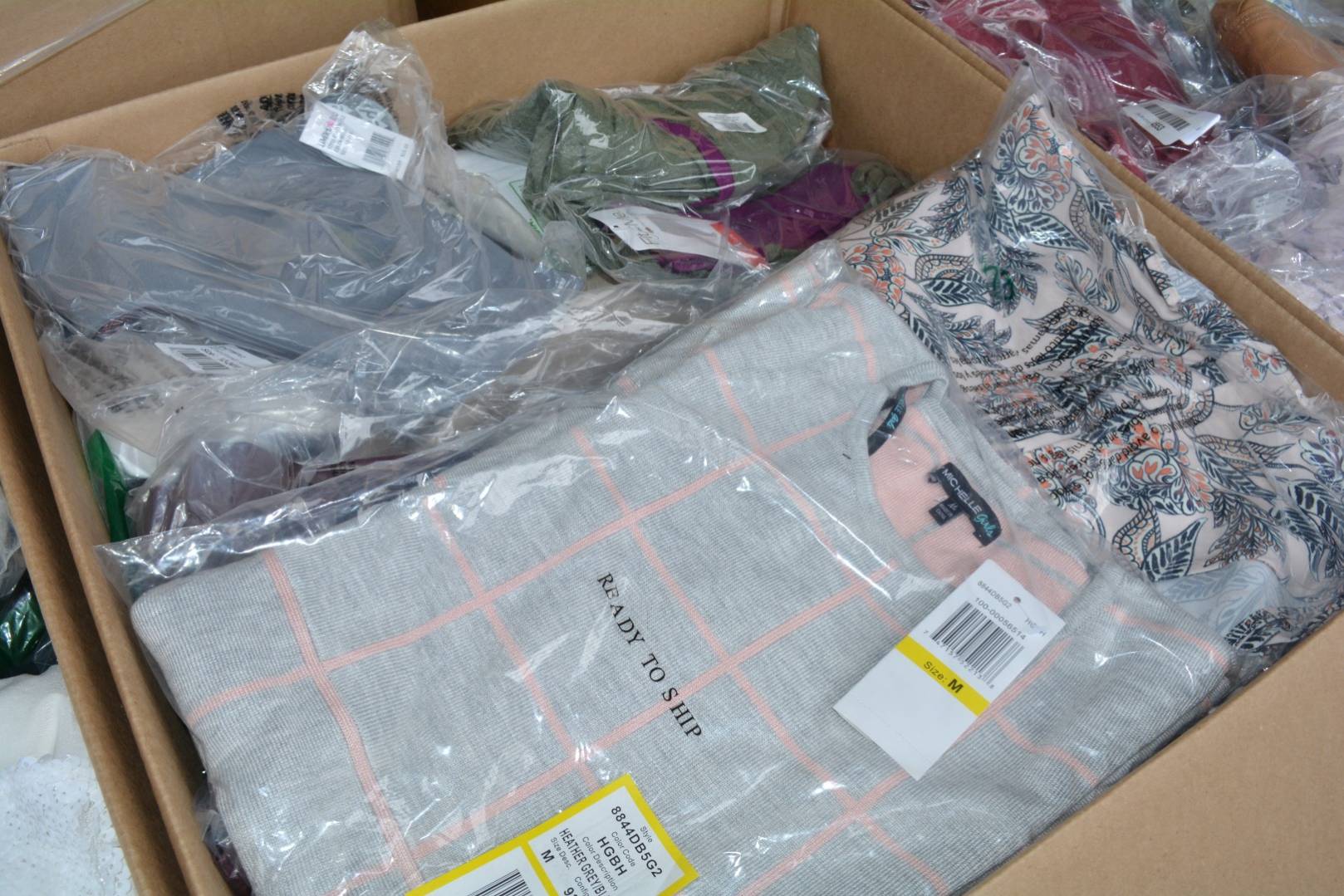 Via Trading | Pacas de Ropa Mixta de AMZ